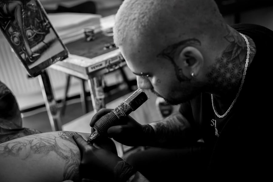 K2-Tattoo Huglfing – Realistic, Dotwork & Lettering Tattoos